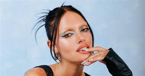 El Drástico Cambio De Imagen De Oriana Sabatini Cejas Platinadas Y