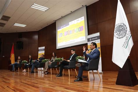 Alumnos De Derecho De La Uag Opinan Sobre La Democracia En México Uag