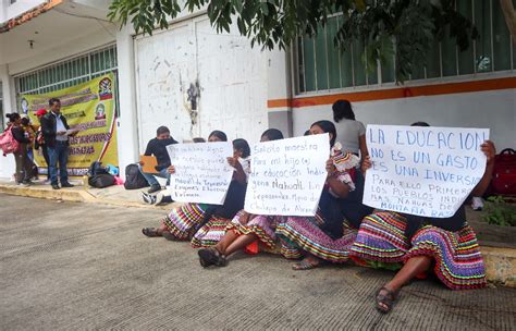 Se manifiestan en Chilpancingo padres de la Montaña reiteran su