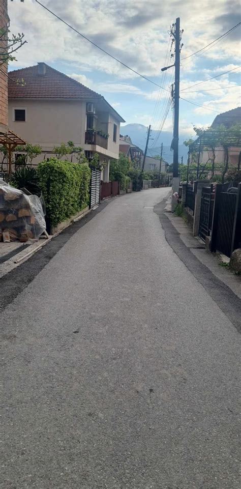 ФОТО Барање на жителите кои живеат во близина на ООУ „Христо Узунов“ да се постават „легнати