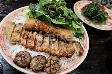 베트남 분짜와 모닝글로리 Yanggiri 사진 베트남 전통 요리 음식 분짜 야채 볶음 채소 베트남음식 베트남