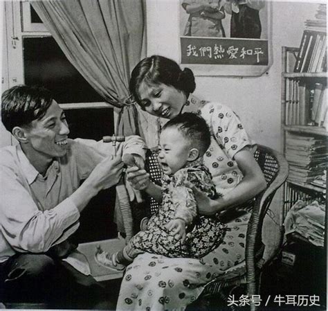 老照片带你穿越到50年代：明星竟然请客吃饭！图6长得像朱亚文？ 每日头条