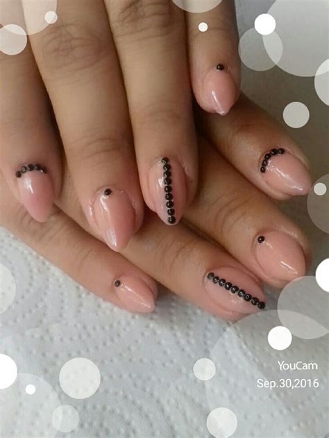 Uñas almendra color nude Nails Beauty Color Finger Nails Ongles Colour Beauty Illustration