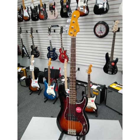 Squier Classic Vibe 60s Precision Bass 3 Tone Sunburst Musical