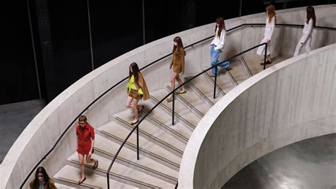 Les 5 bails à retenir du défilé Gucci cruise 2024 25 Mixte Magazine