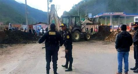 Carreteras Bloqueadas Policías Liberan La Vía Cusco Puno Arequipa Que