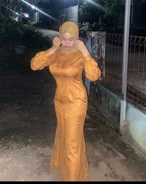 Pin Oleh Azmie Di Makcik Hot Wanita Berlekuk Pakaian Seksi Wanita