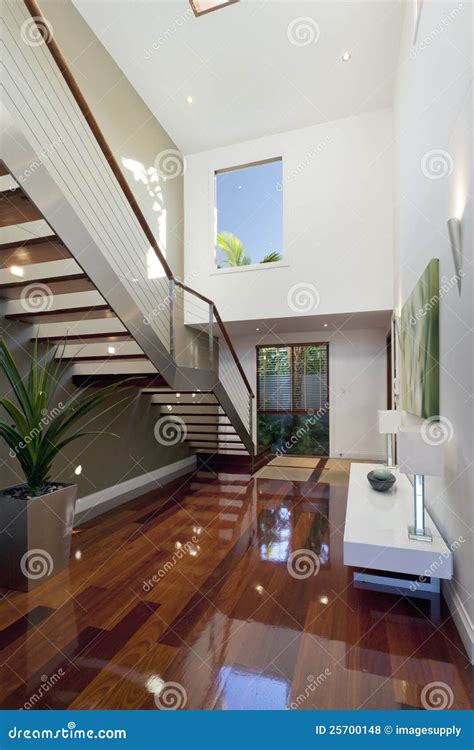 Interno Moderno Della Casa Con La Scala Fotografia Stock Immagine Di