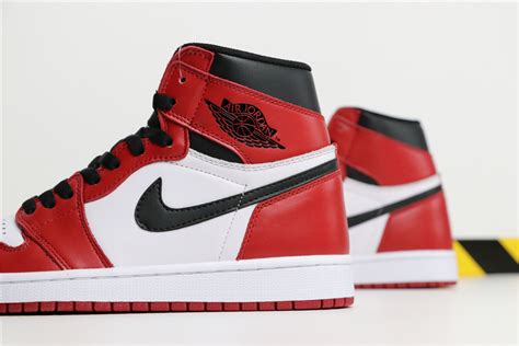 Buty Damskie Nike Air Jordan 1 Retro High Chicago 555088 101 Nike