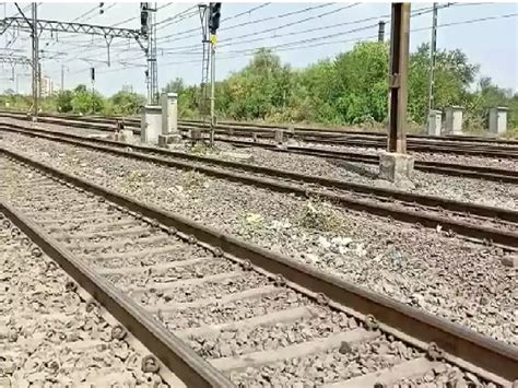 मोबाईलला ‘फिनिश स्टेटस ठेऊन अल्पवयीन मुलीची रेल्वेसमोर आत्महत्या