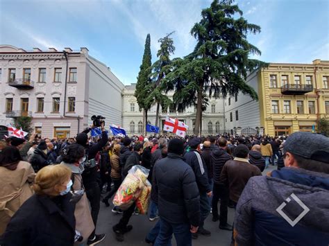 თავისუფლება მიშას აქციის მონაწილეები მსვლელობით ორბელიანის სასახლესთან მივიდნენ Adjara Tv