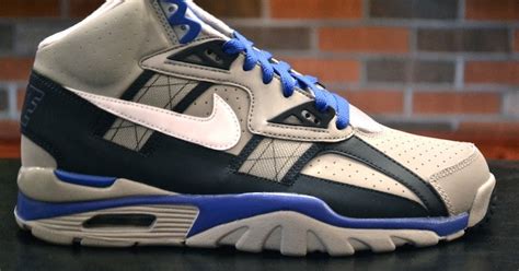Sneaker Bistro Streetwear Served W Class Kicks Nike Air Trainer