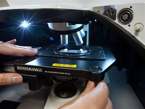 Microscope Raman Nanoqam