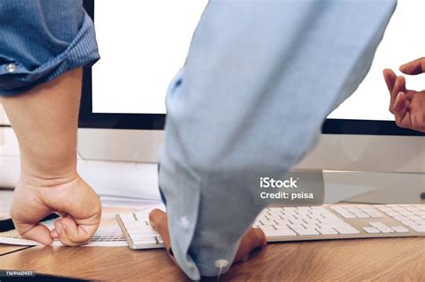 건축가 인테리어 디자이너 집 그리기 계획 및 색상 스와스와 함께 작업 건설 산업에 대한 스톡 사진 및 기타 이미지 건설 산업 건축 건축가 Istock