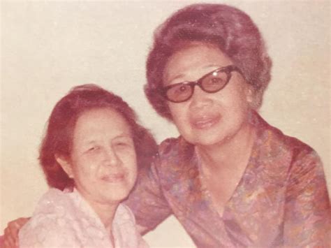 ภาพคุณท่าน หม่อมหลวงบัว กิติยากร พระชนนีในสมเด็จพระนางเจ้าสิริกิติ์