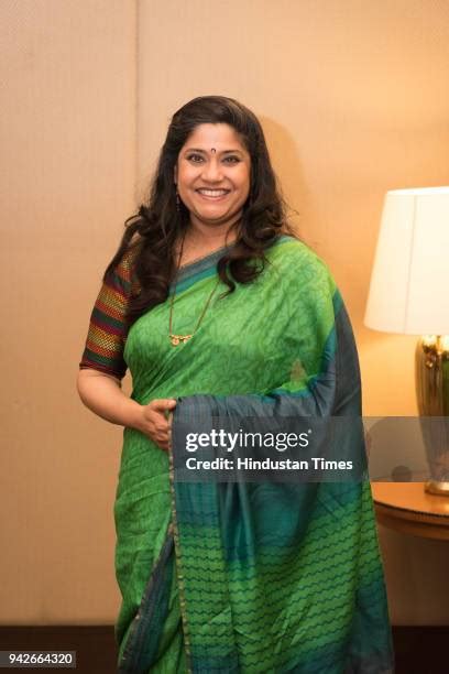 Profile Of Bollywood Actress Renuka Shahane Photos And Premium High Res