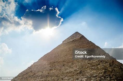 이집트의 피라미드와 스핑크스 고대의 위대한 문화와 유산 역사적인 고대 온 인류의 역사와 유산 고대의 숨겨진 지식과 전제 고대 인류와 과거 문명의 기술 0명에 대한 스톡 사진