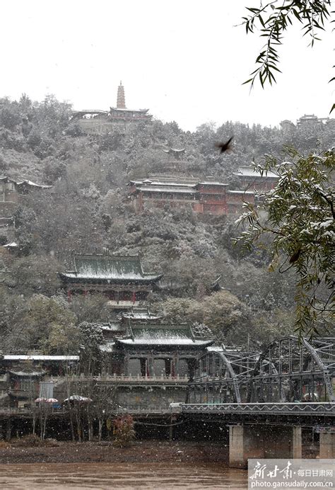 白塔山雪景 白塔山夜景 白塔山风景区 大山谷图库