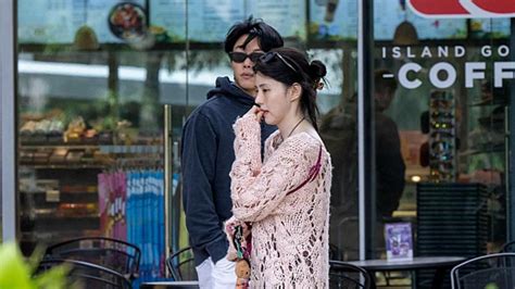 Dispatch Rilis Foto Foto Han So Hee Dan Ryu Jun Yeol Di Hawaii