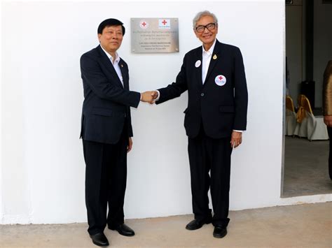 สภากาชาดไทยส่งมอบคลังสัมภาระสิ่งของบรรเทาทุกข์ให้องค์การกาแดงแห่งชาติลาว เว็บไซต์สภากาชาดไทย