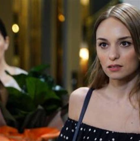 Утре в Опасно изкушение Шахика купува диамантени обеци на Ендер Зехра се оплаква на Йълдъз За