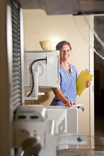 기술자 및 Mammography 장비 간호사에 대한 스톡 사진 및 기타 이미지 간호사 병원 20 29세 Istock