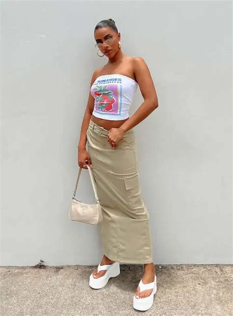 30 Stylish Beige Skirt Outfits Ideas What To Wear With A Beige Skirt