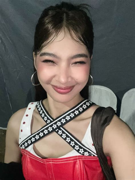 Coca Colet Smiling Pretty Brunette Cute Poses For Pictures Pretty People