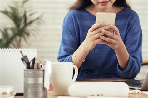 Girl Using Mobile App Stock Image Image Of Device Workplace 115347617