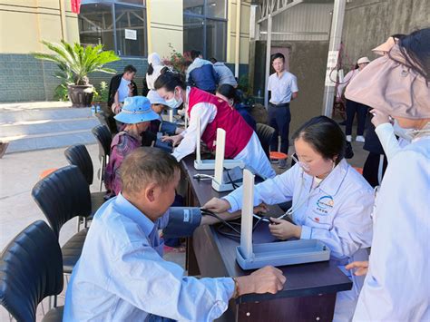 云南新兴职业学院组织党员前往地多社区开展“关爱老年人，健康义诊”志愿服务活动云南新兴职业学院官网就业前景最好的医药类高等职业学院云南省