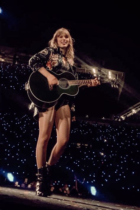 Taylor Swift Smiling