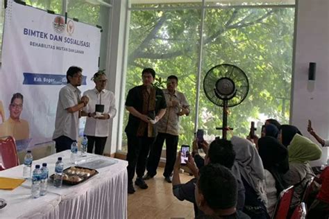 Ravindra Airlangga Ajak Warga Kabupaten Bogor Tanam Pohon Jaga Hutan