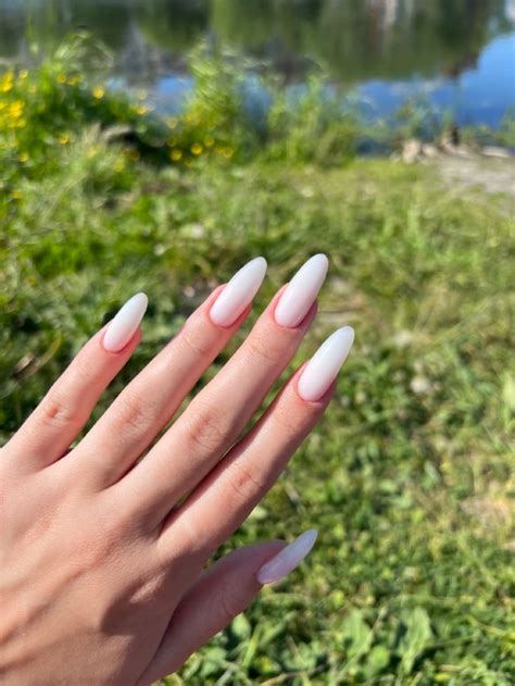 Молочный маникюр Маникюр Дизай ногтей Дизайнерские ногти