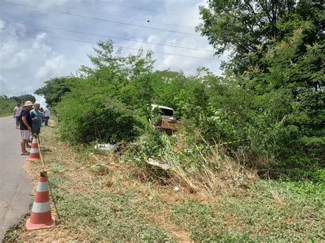 Colisão Entre Moto E Carro Deixa Um Homem Morto Na Estrada Do Açude