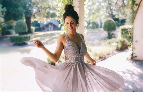 Water Drops Kneeling Dress Green Dress Black Hair Women Aurela