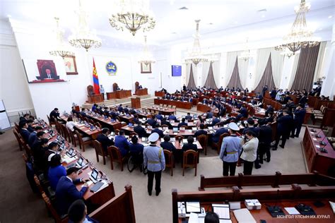 Улсын Их Хурлын 2024 оны ээлжит бус чуулган нээлтээ хийлээ