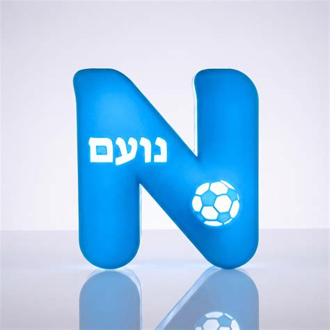 אות אנגלית בועה מוארת עם שם רומטק 3d