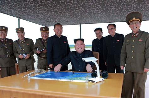 北朝鮮ミサイル：正恩氏「発射続ける」 火星12と発表 毎日新聞