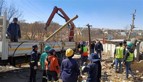 City Power Clamps Down On Illegal Connections In Leratong Sabc News