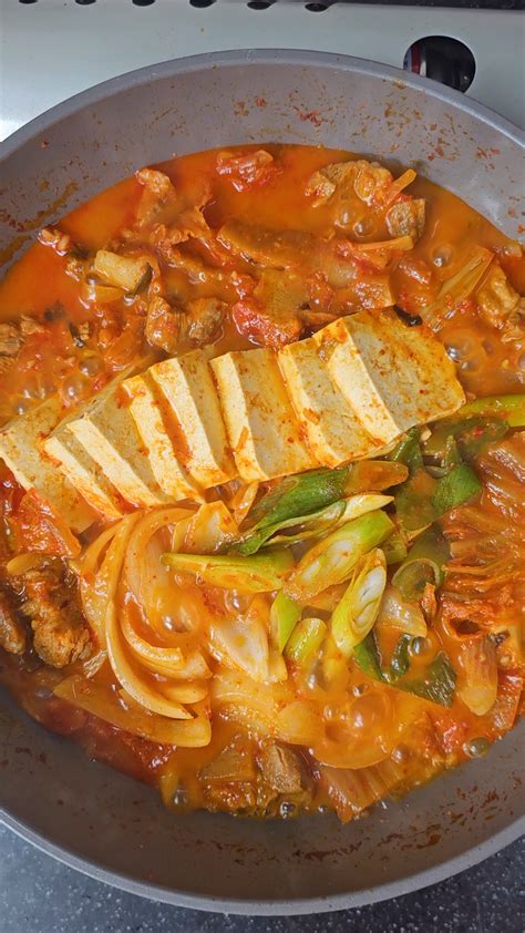 김치찌개에 육수나 조미료 없이 이걸 넣어보세요😍 진한 감칠맛이 정말 끝내줘요 오늘의 숏 Beta