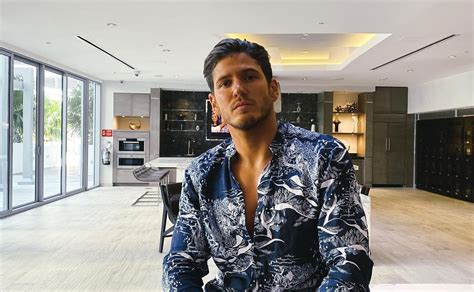 Seby Daddy obligé de faire la plonge pour gagner sa vie Newstories
