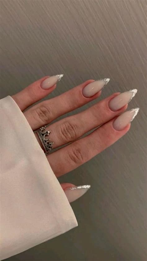 Esmaltação Nude francesinha Prata Дизайнерские ногти Красивые