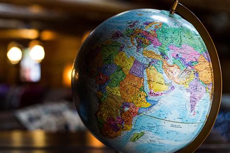 أزمة الهوية الثقافية وتحديات العولمة