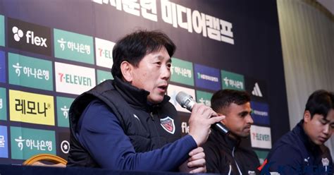 사령탑으로 돌아온 레전드 박태하 감독 김기동 감독과 다른 색깔 낼 것 제주 현장