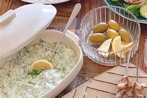 ギリシャ本場の味を楽しむ、ザジキ（ヨーグルトソース）