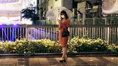 色気max】【gカップ】これでもかと谷間を見せつける美女が登場！テニスのインストラクターがどうして？「性欲が強いかもテニス後はめちゃくちゃ