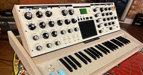 MATRIXSYNTH Moog Minimoog Voyager Performer Edition Limited Edition Whitewash W Gold Knob