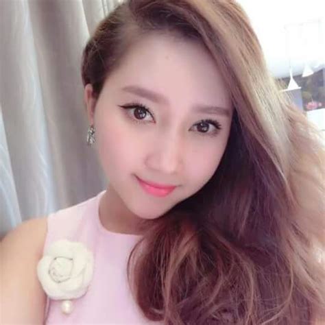 ျမန္ မာ မိန္ းက ေလးမ်ားရဲ႕ ျဖဴစင္ ေသာ အလွ