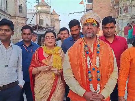 आम्रपाली दुबे संग अयोध्या पहुंचे दिनेश लाल यादव निरहुआ नामांकन से पहले