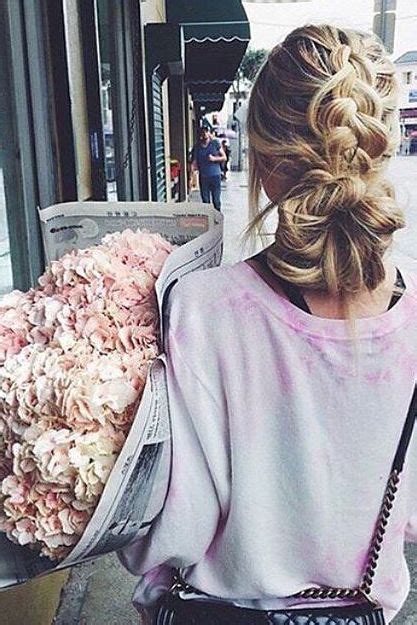 Dutch Mohawk Braid Messy Bun By Amberfillerup Love This Easy Effortless Hairstyle Photo By